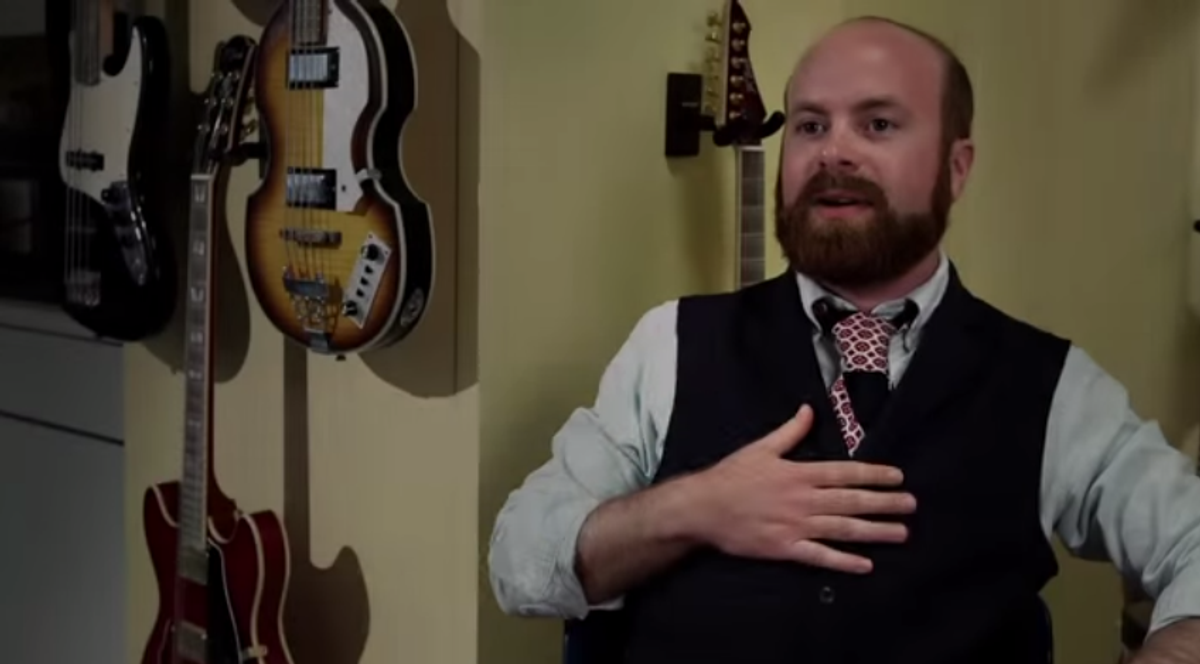 Ce face acest barbat cu inima copiilor inainte ca ei sa moara. Un ...