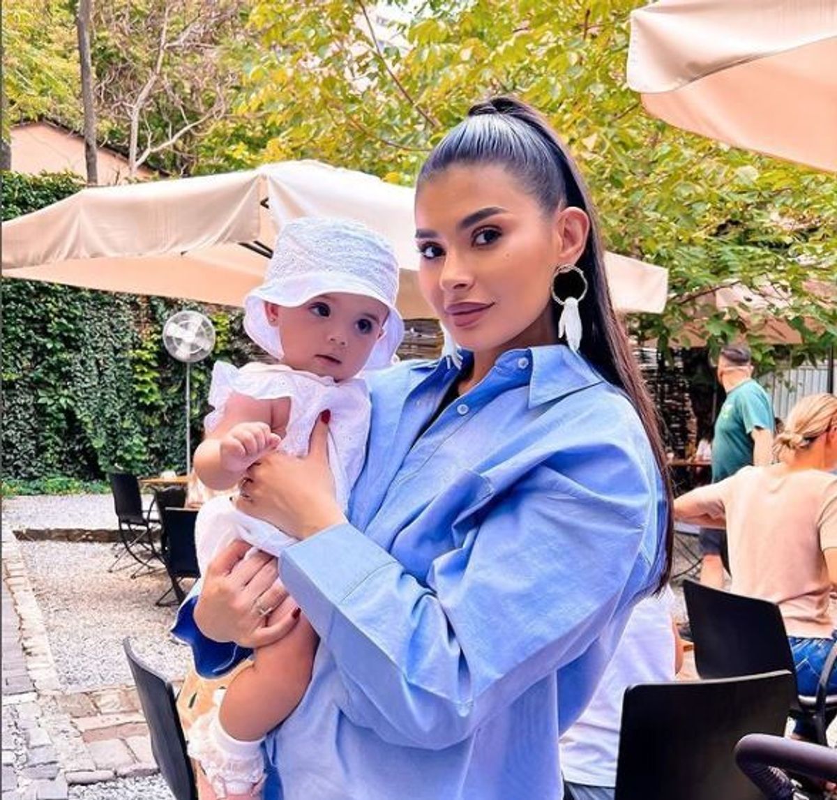 Imagini speciale de la botezul lui Iris Nicole, fetița Marisei Paloma și a lui Liviu Stanciu ...