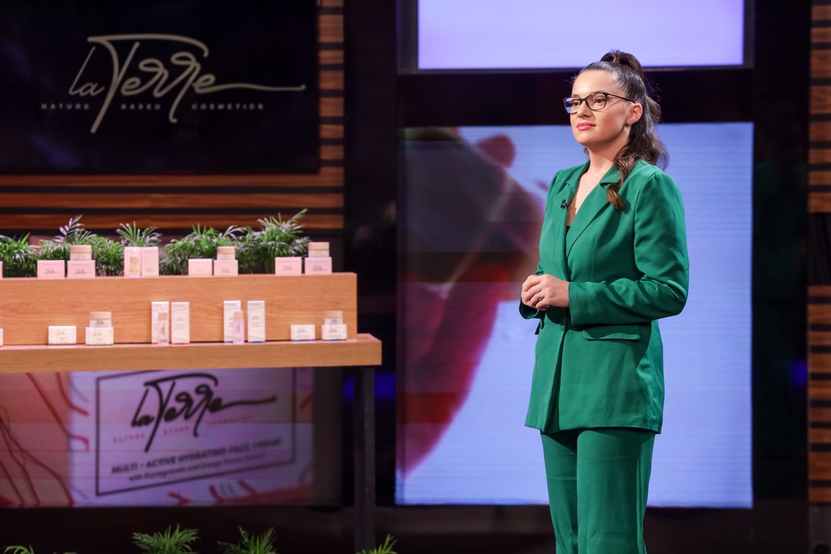 Cine este Anca Pop, farmacista care l-a convins pe Wargha Enayati să ...