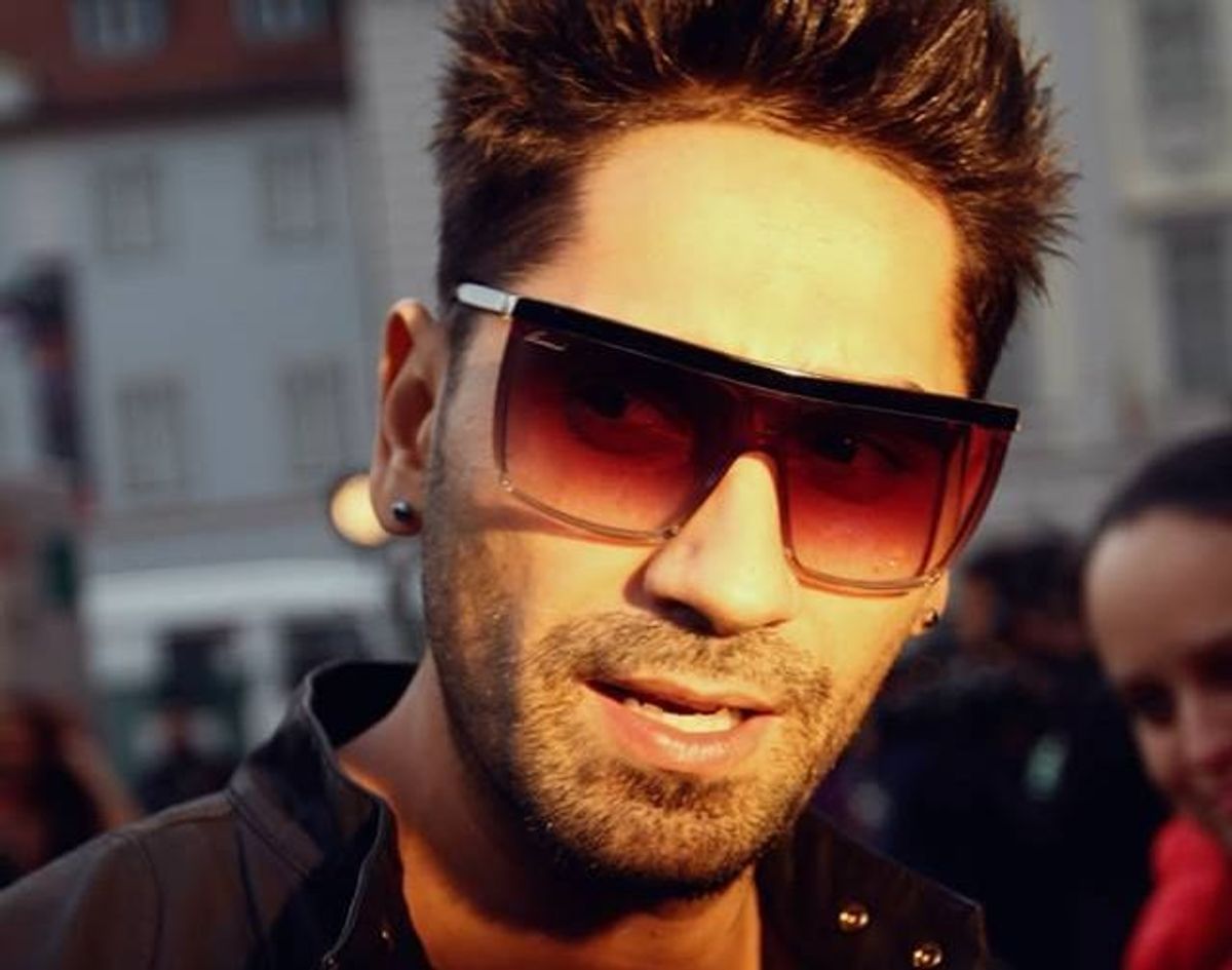 Connect-R si imaginea emotionanta, de 60.000 de like-uri in timp record ...