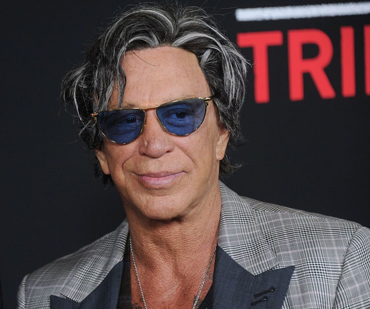 Mickey Rourke și-a spart fața la skateboard | PRO TV