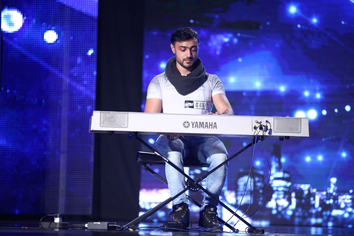 Romanii au talent 2016: Ionut Scripcaru - Interpreteaza la pianina ...