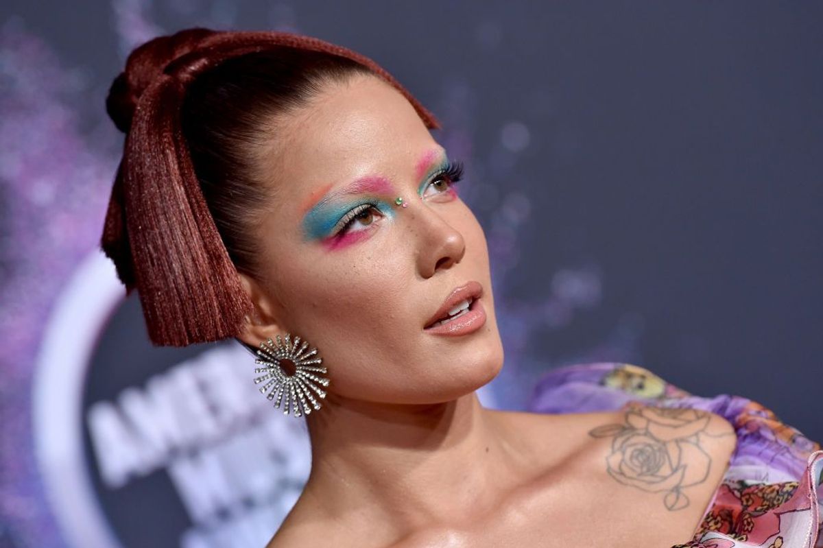 Halsey a devenit mamă. Artista a postat prima poză cu bebelușul | PRO TV