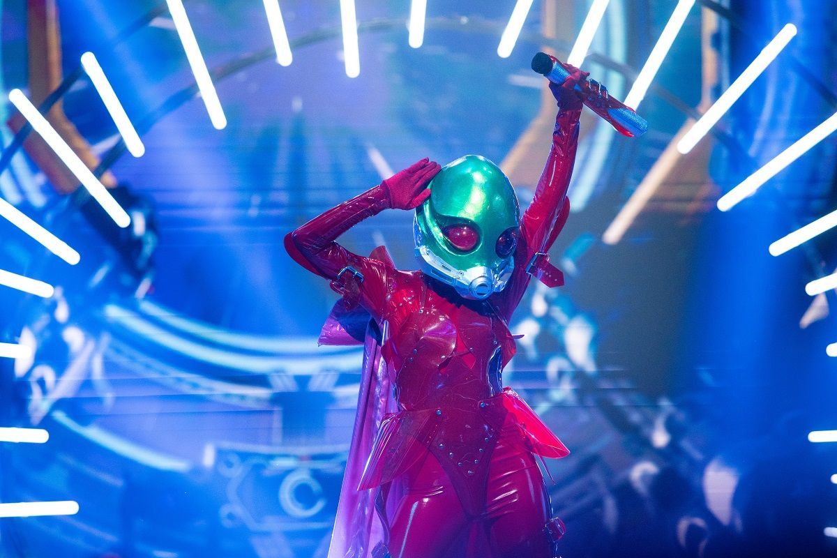 Masked Singer: Extraterestul, apariția incendiară a serii. Costmul roșu ...