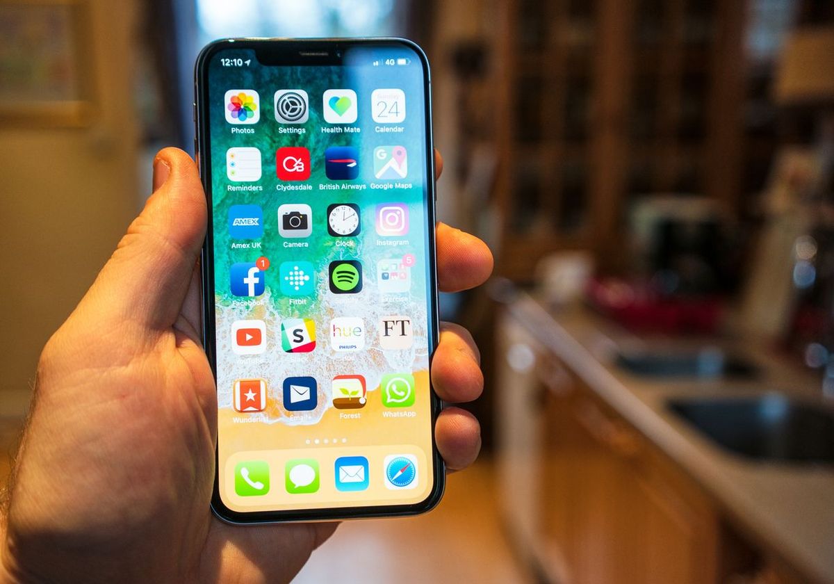 Apple a confirmat existenta unor probleme serioase la noul model Iphone ...