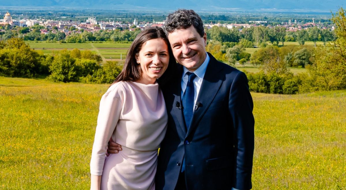 Mirabela Grădinaru a născut prematur ambii copii. Soția lui Nicușor Dan ...
