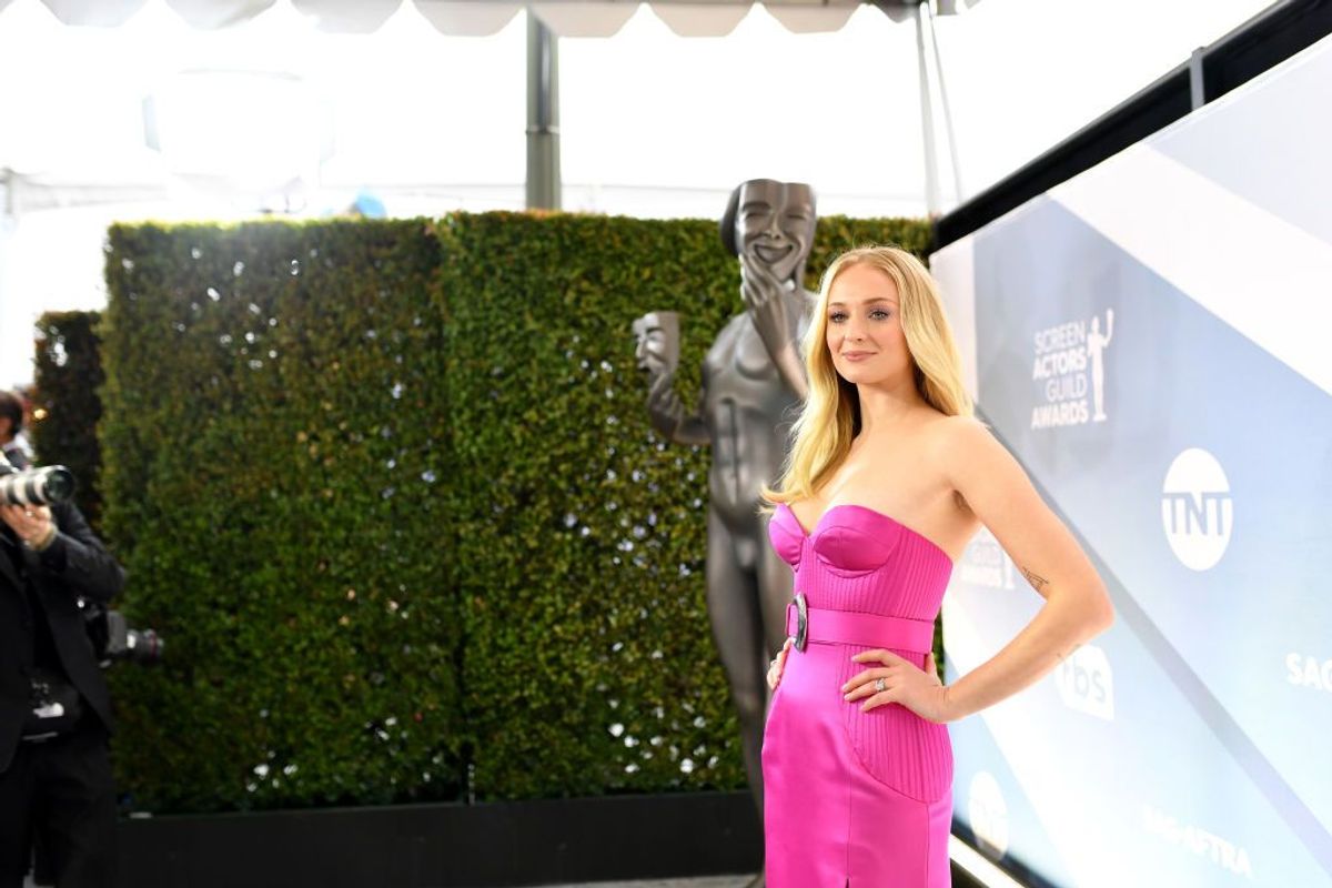 Cum a fost surprinsă Sophie Turner pe străzile din Los Angeles ...