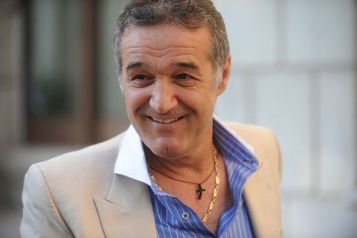 Gigi Becali a comandat 4 costume si pantofi din piele de CROCODIL ...