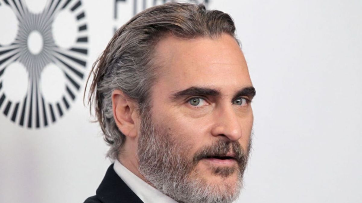Joaquin Phoenix a salvat de la tăiere o vacă și un vițel, după ce a ...