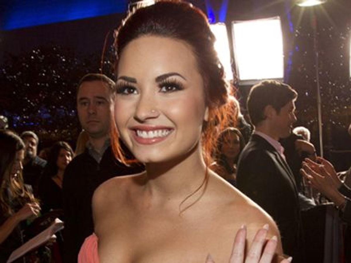 Cu ce se lauda noua generatie de cantarete. SUPER SEXY pe covorul rosu | PRO TV