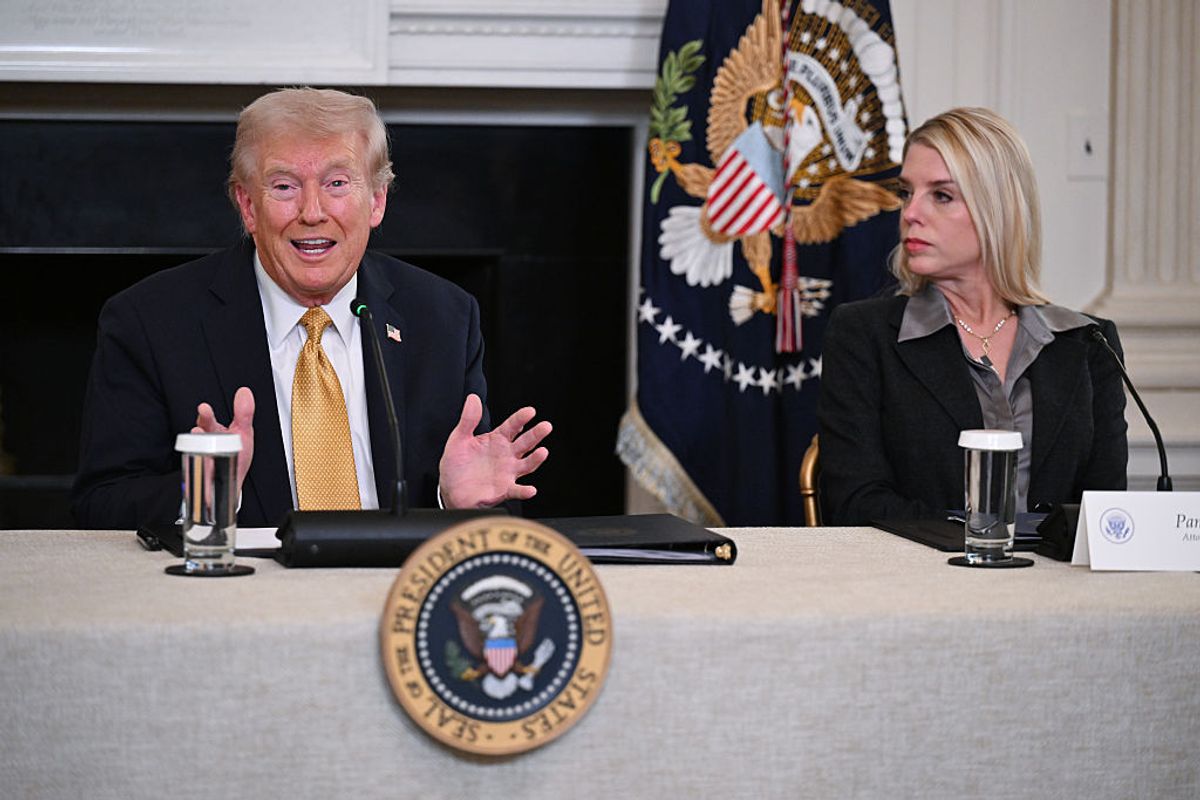 De ce a demis-o Donald Trump pe Pam Bondi din funcția de procuror ...