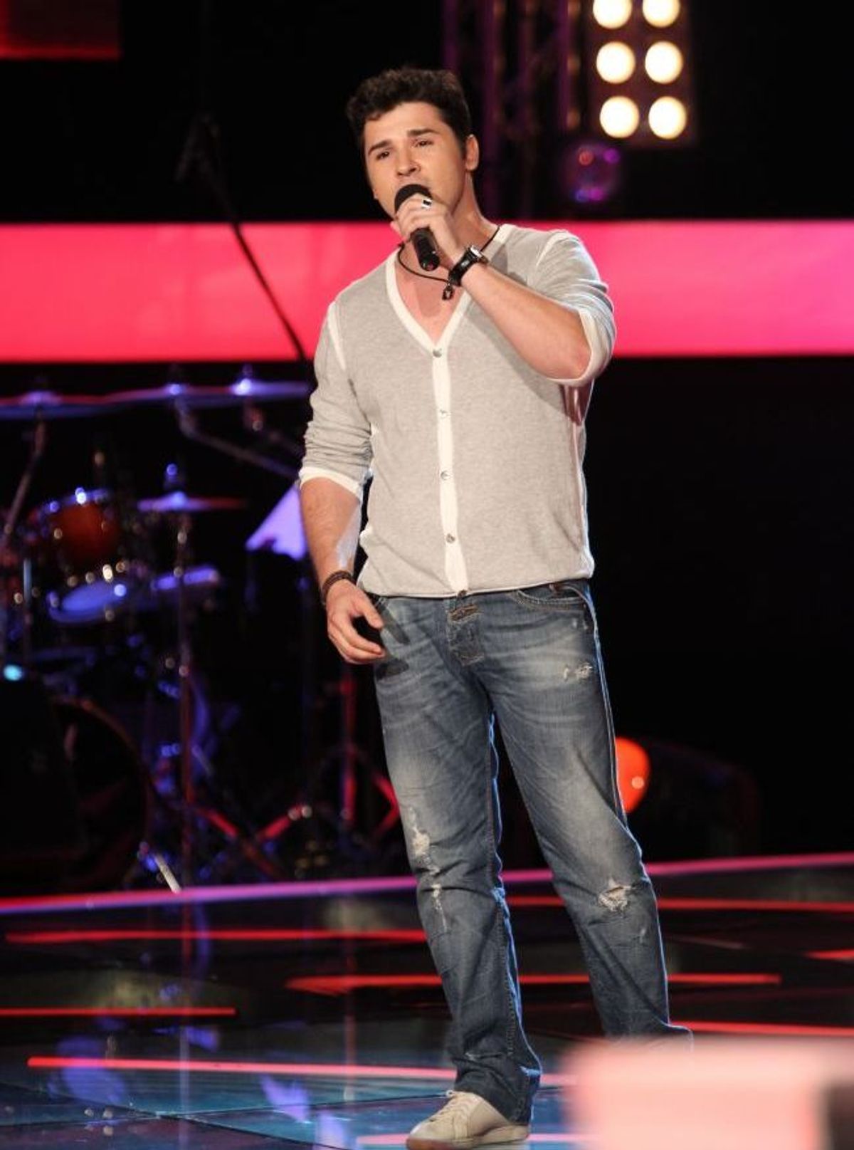 Dragos Chircu, locul 2 la "Vocea Romaniei" in primul sezon, are piesa ...