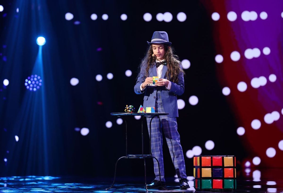 Românii au talent 2022: Cine este Radu Enache, copilul geniu care i-a ...