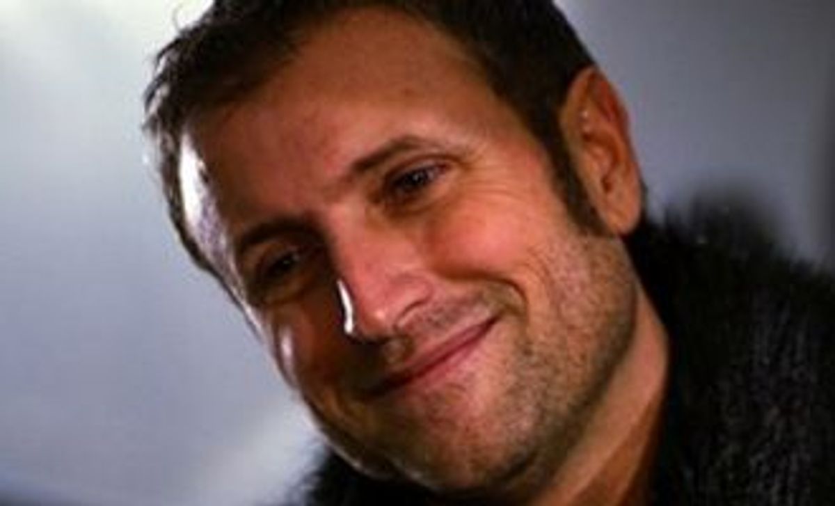 Botezatu si-a prezentat chilotii cu push-up la Happy Hour | PRO TV