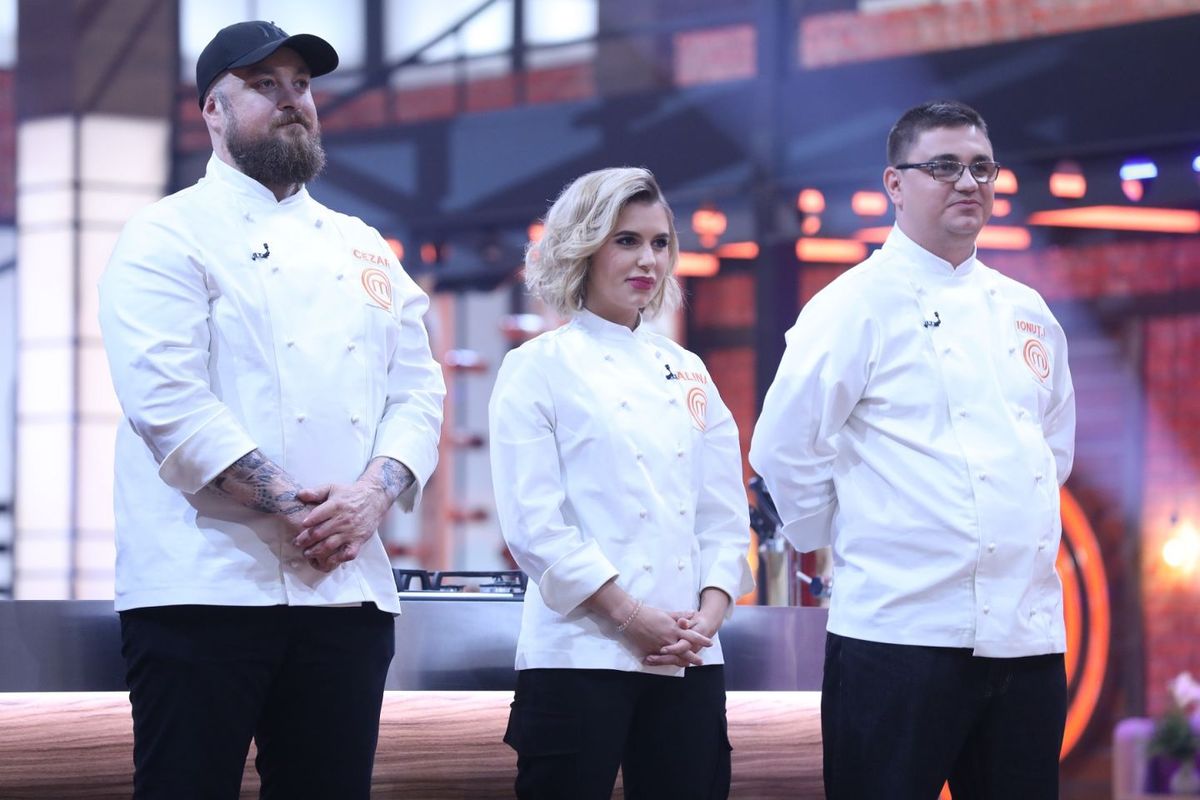 FINALA MASTERCHEF: Moment emoționant - Cei trei finaliști sunt ...
