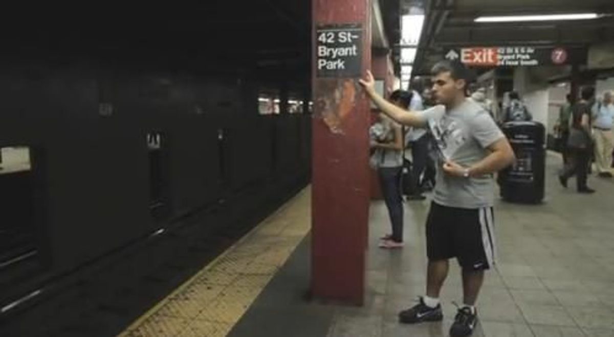 CAT DE NAIVI sunt oamenii! Un tip oarecare a pacalit pe toata lumea ca ...