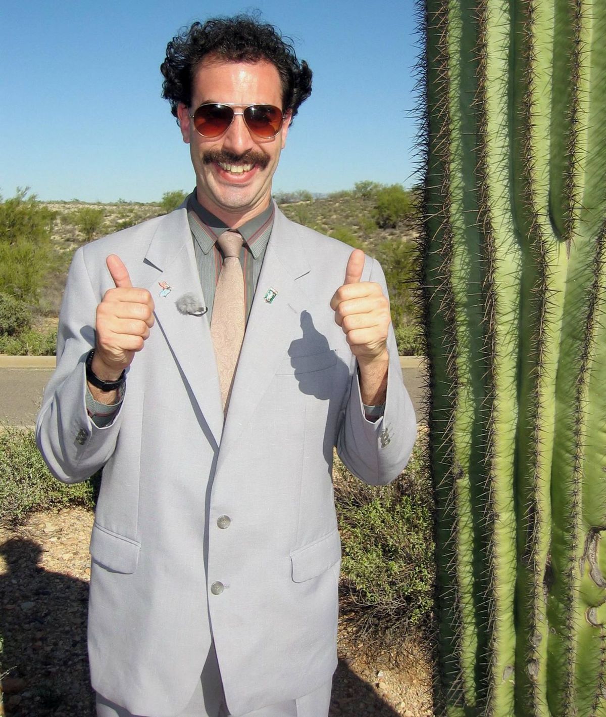 Sotia lui Borat, aparitie impresionanta la un eveniment. Cat de bine ...