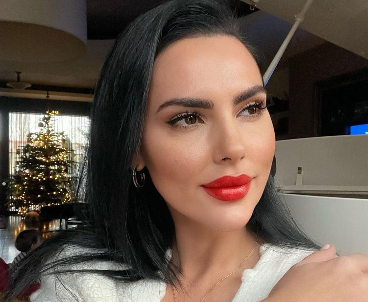 Lavinia Pîrva, filmare incendiară în costum de baie | PRO TV