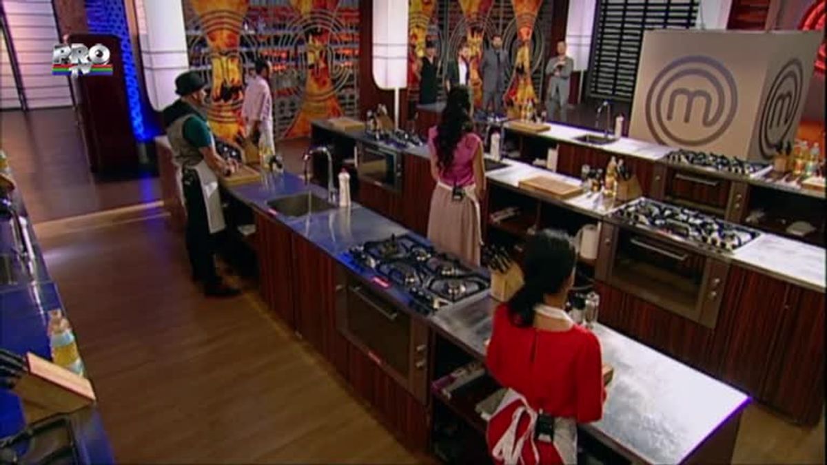 Cand au crezut ca au scapat de ea, cutia misterelor a aparut mai mare ca niciodata. Nu s-a mai ...