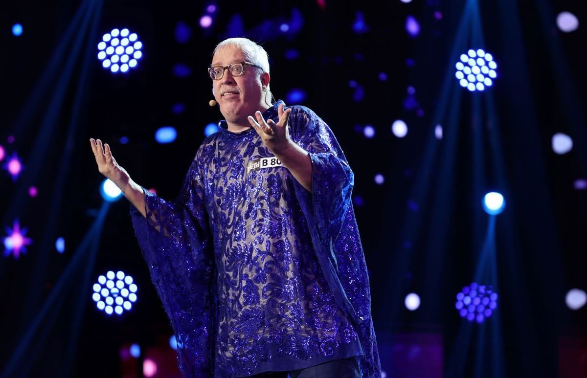 Românii au talent 2022: Larry Freddy, apariție excentrică în fața ...