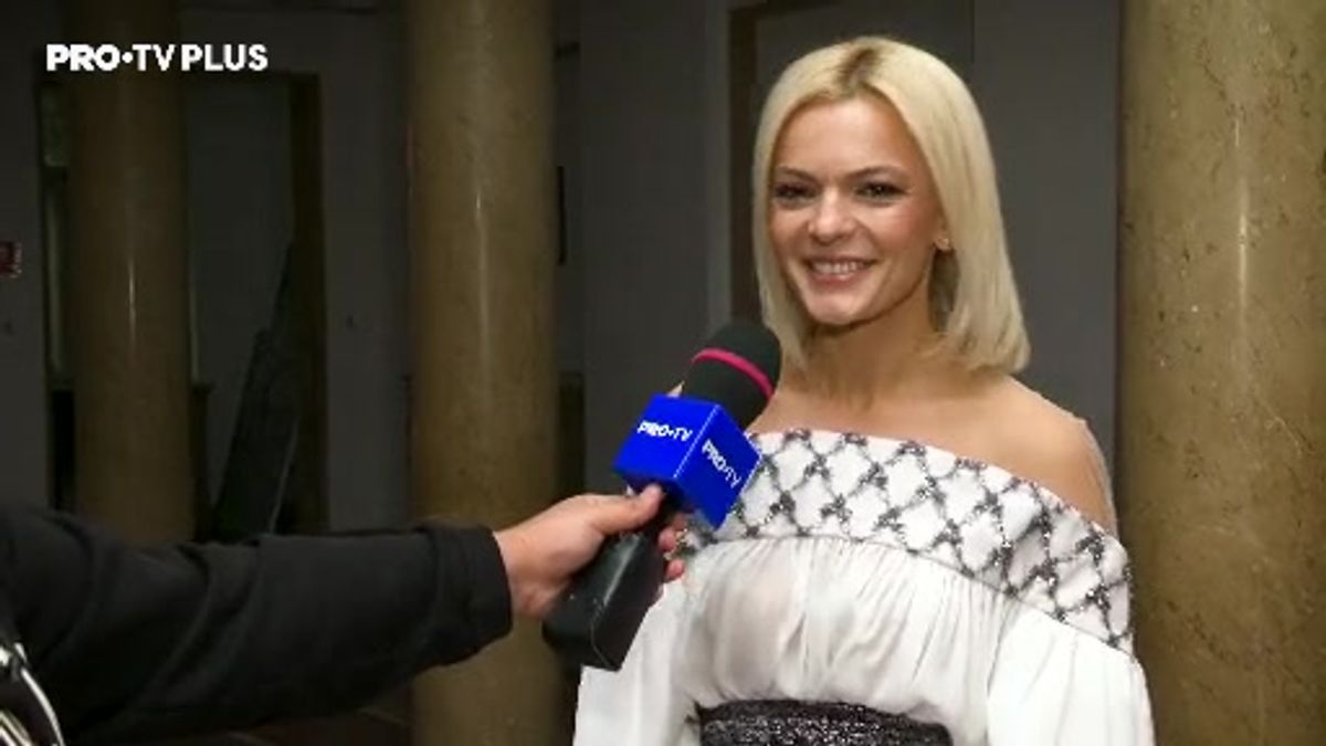 Vedetele de la "Știrile PRO TV" sărbătoresc România și veselia | Scene si bonusuri din Exclusiv ...