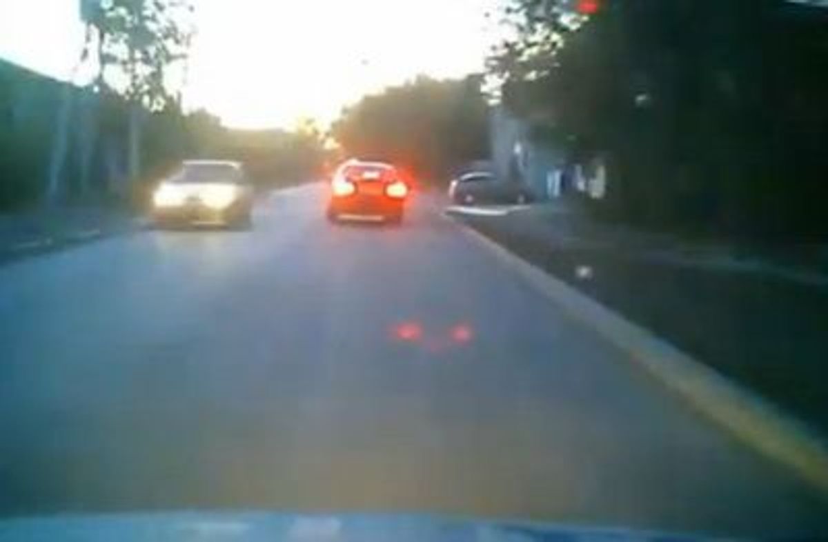VIDEO! Un inconstient cu masina puternica s-a pus cu Politia din Rusia ...