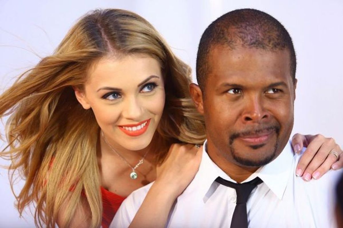 Andreea si Cabral, intr-un clip de 5.000 de afisari. Ce facea ea pe jos ...