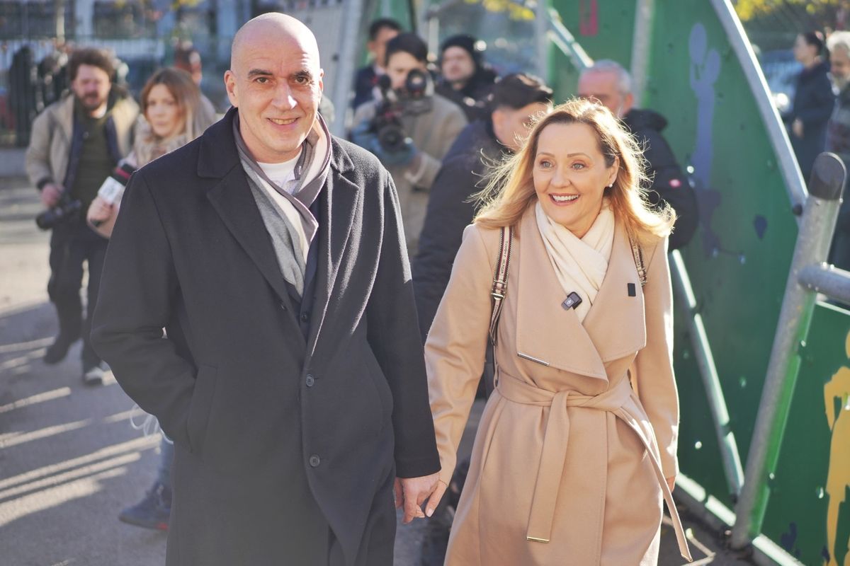 Cine este Cătălin Georgescu, soțul Elenei Lasconi. Cei doi s-au cunoscut la 18 ani de la ...