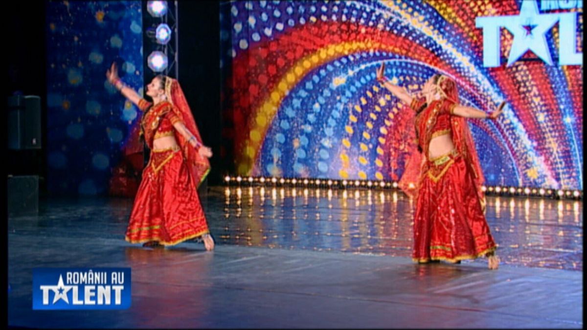 Elena si Cristina Timofte - dans indian la "Romanii au talent" | Scene ...