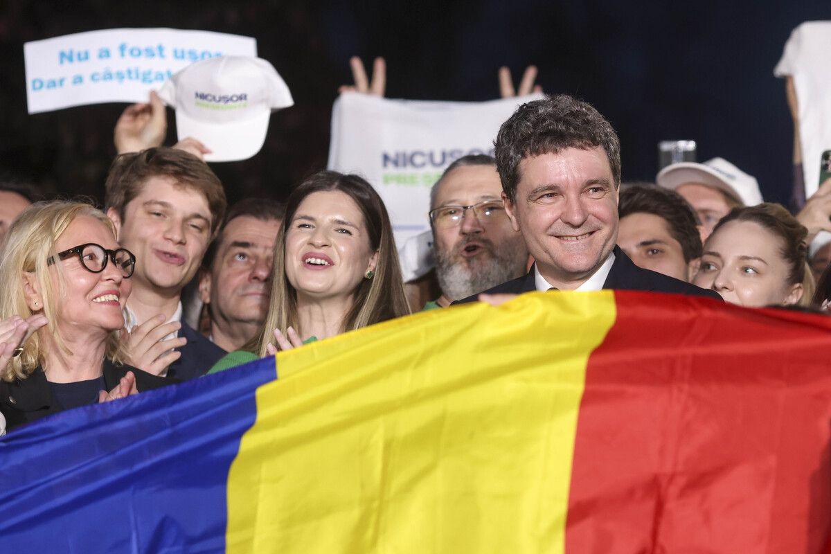 Din ce familie provine Nicușor Dan. Cu ce s-au ocupat părinții Președintelui României și ce ...