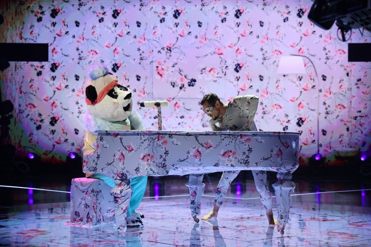 Lady Panda a cântat o piesă emoționat și a atins inimile juraților ...