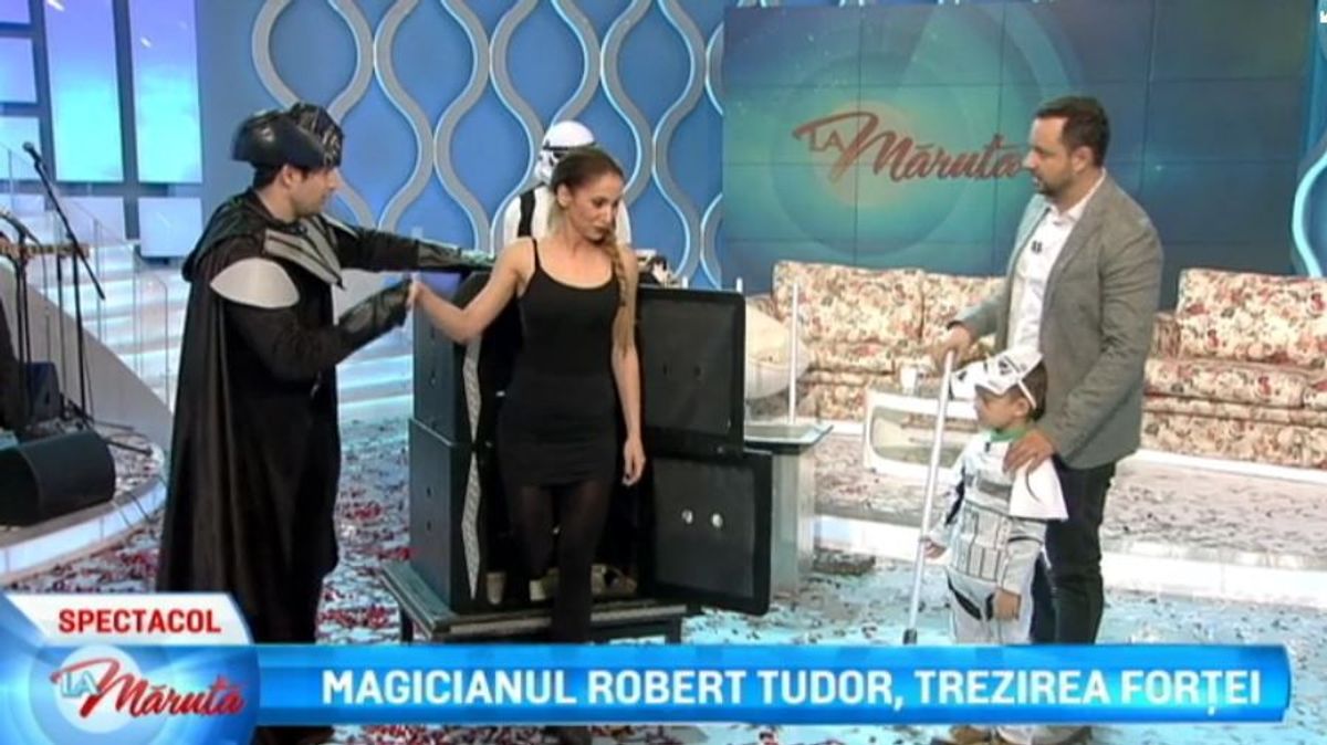 Magicianul Robert Tudor si David, costumati la aniversarea lui Catalin ...