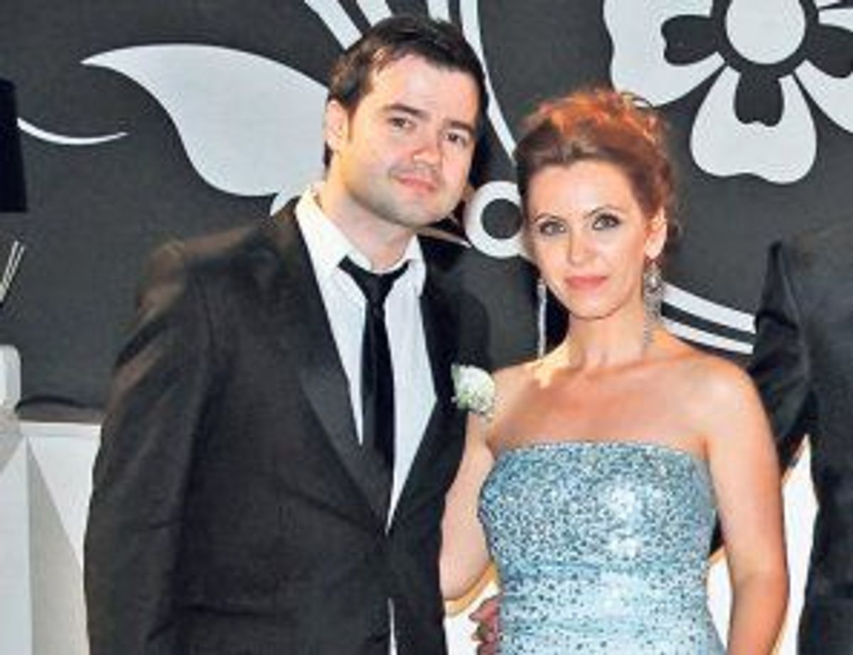 Laurentiu Duta si-a ferit sotia de ochii presei timp de 20 de ani. Uite ...