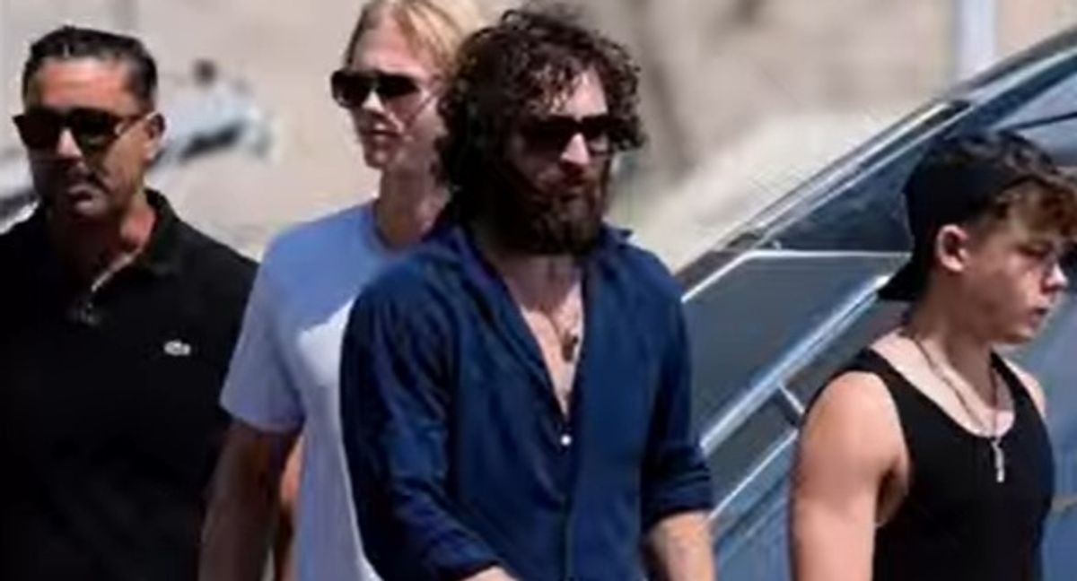 Unul dintre cei mai frumoși actori de la Hollywood, confundat cu un om ...
