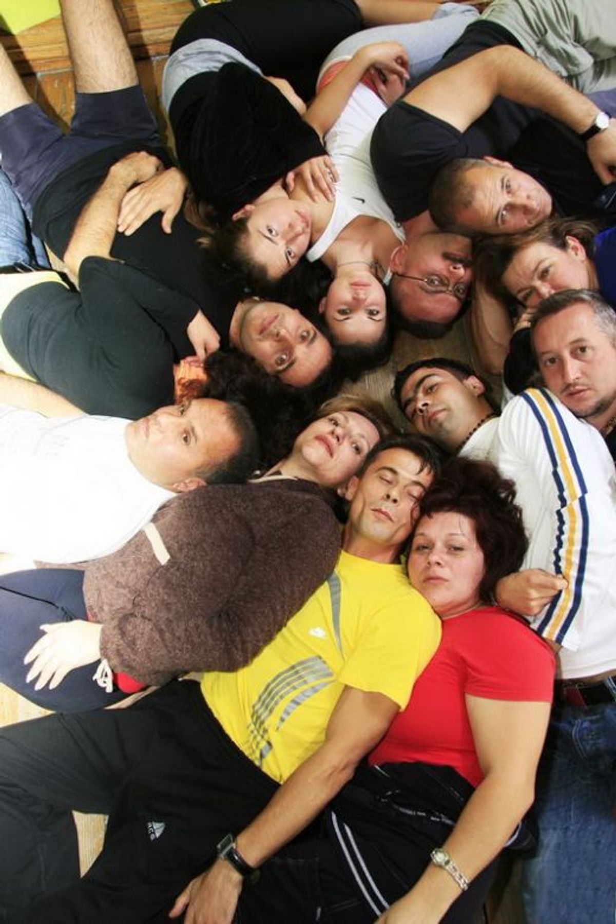 In exclusivitate pe www.protv.ro: Vezi aici piesa de teatru cu ...