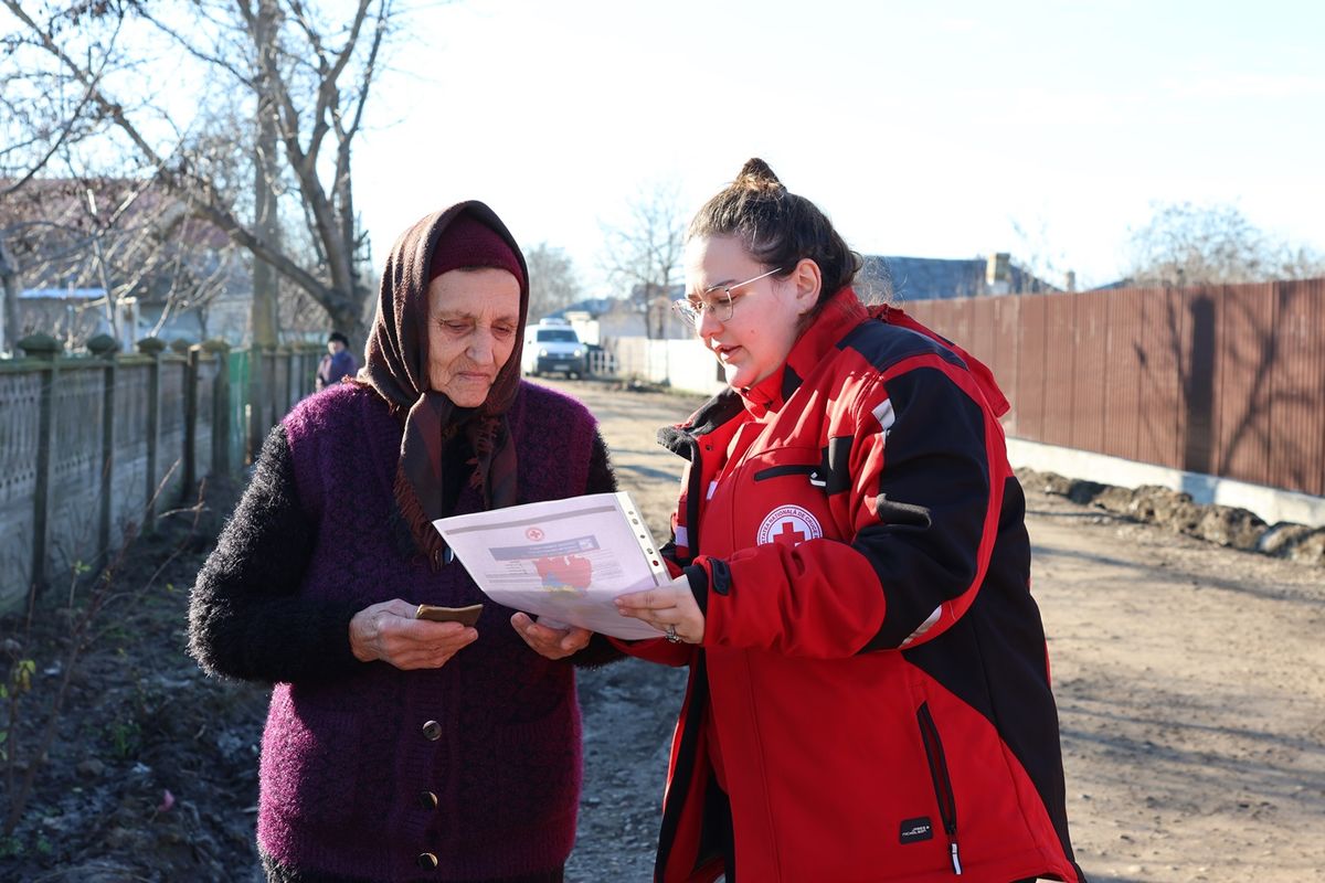 Crucea Roșie Română, alături de persoanele afectate de inundații în Galați: tichete valorice ...