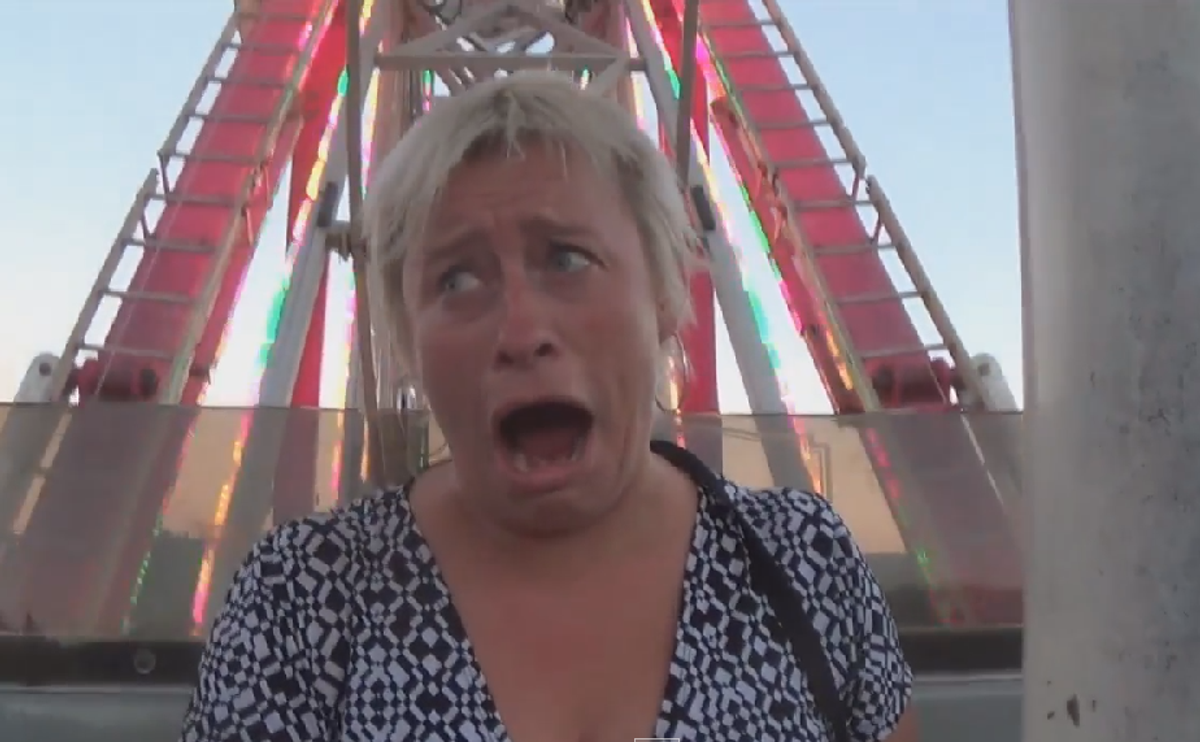 S-a urcat intr-o roata de balci, dar a regretat imediat si a inceput sa ...