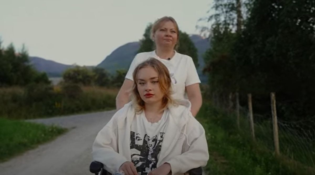 După chinul îndurat în Dubai, Maria a rămas într-un scaun cu rotile ...