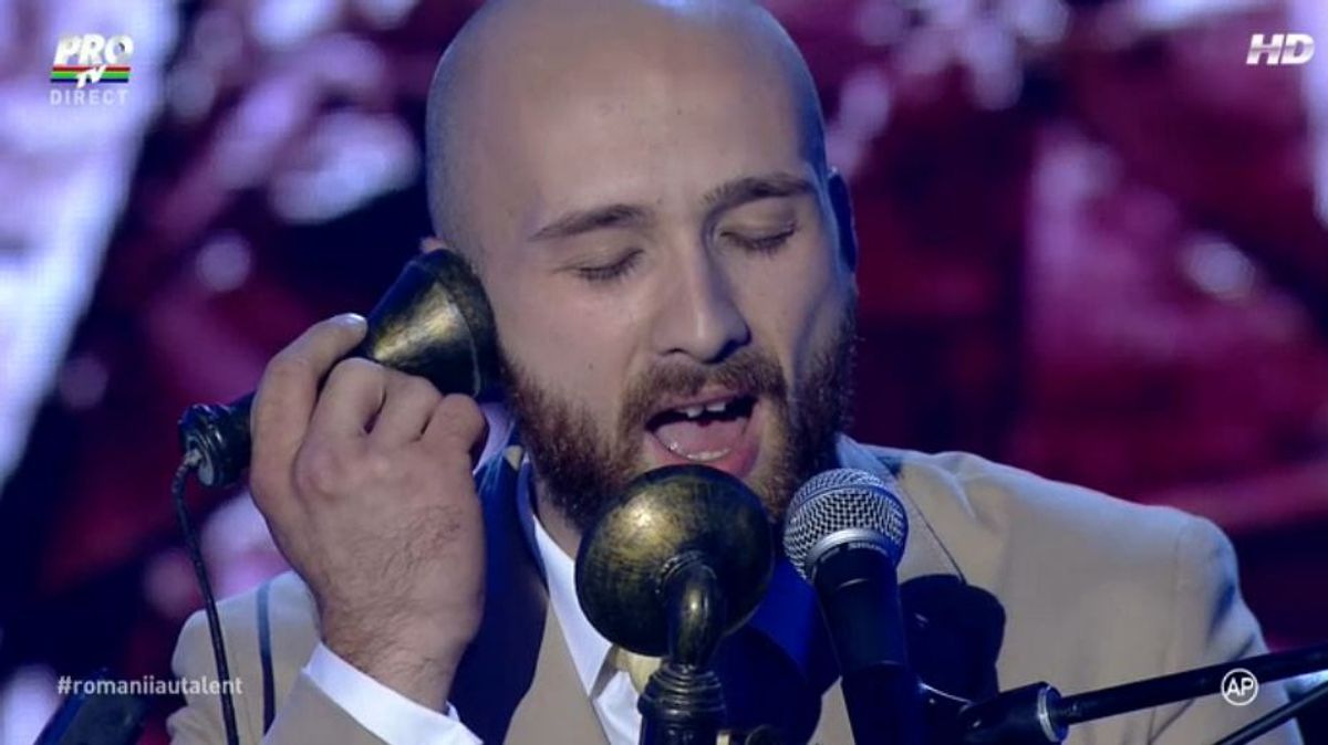 Romanii au talent 2015 - Semifinala 5: Denis Bolborea - Moment inedit ...