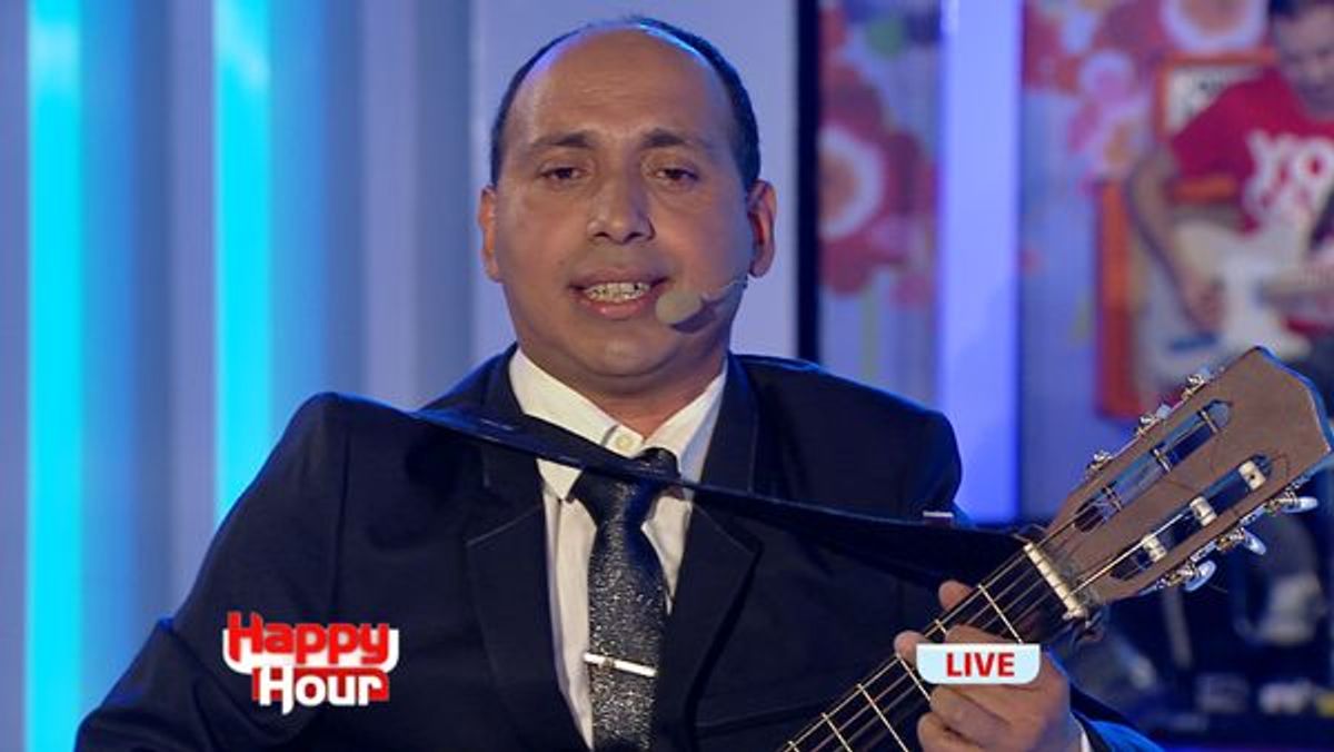 Gigel Frone, un adevarat artist! Asculta-l cantand LIVE la Happy Hour ...