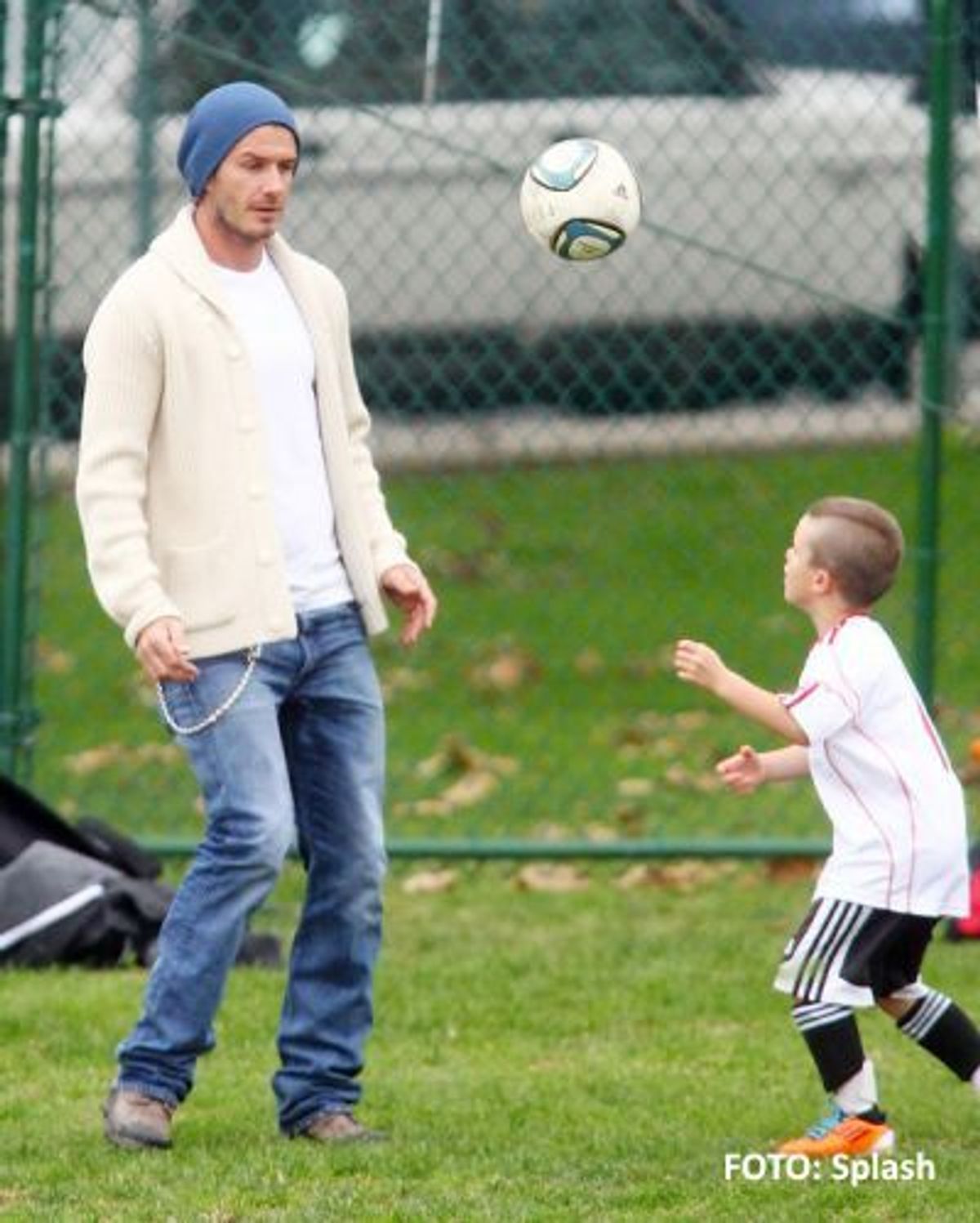 Cruz Beckham ii copiaza tunsoarea lui David Beckham. Uite cum arata cu ...