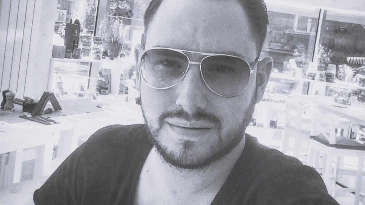 Ți se rupe sufletul! Ce mesaj au scris părinții lui Andrei Versace pe ...