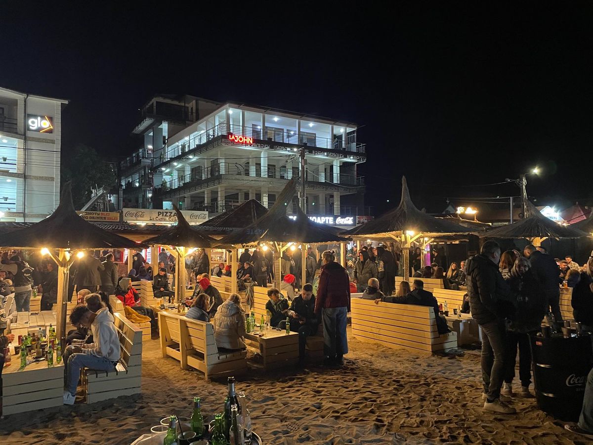 O renumită terasă din Vama Veche se închide: "Tot ce-am trăit împreună în ultimii 25 de ani va ...