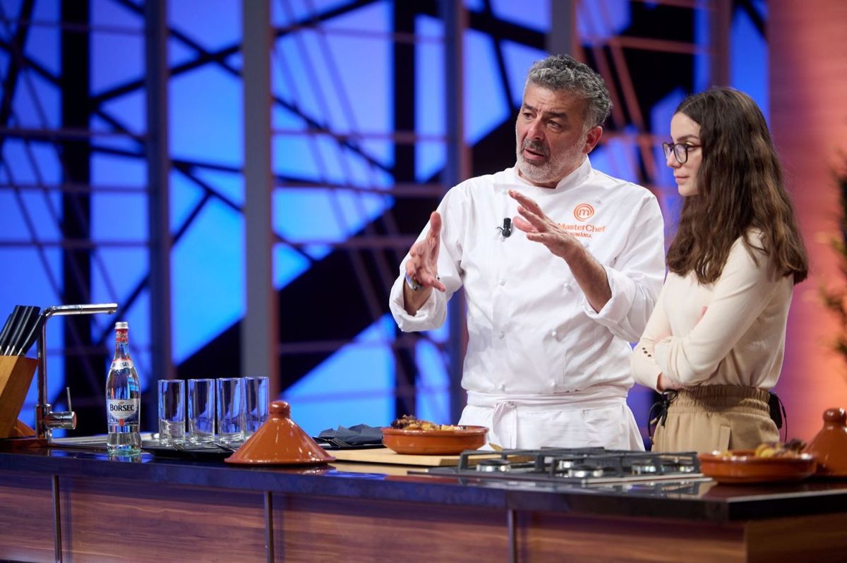 Chef Hadad prezintă o rețetă specială în fața concurenților. Preparatul ...