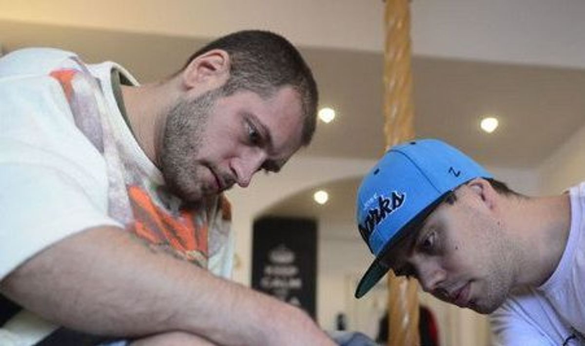 Rapper-ul din Romania care merge peste tot cu echipa de fotbal favorita ...