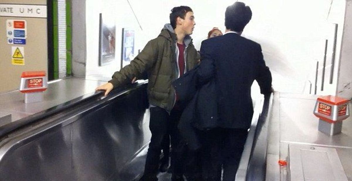 EPIC FAIL. Un om de afaceri, beat, insista sa coboare cu scara rulanta ...