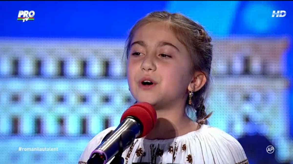 "Esti o minune!" A emotionat pe toata lumea. Vocea ei pare desprinsa ...