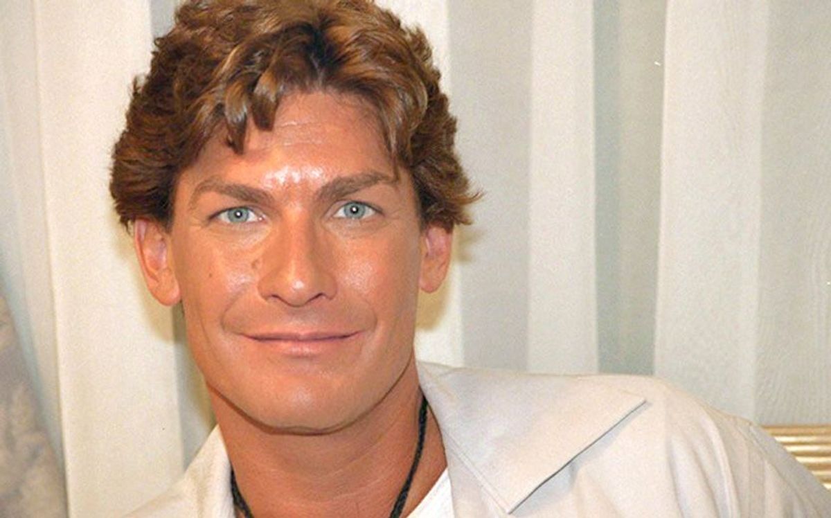 Un celebru actor de telenovele s-a casatorit cu iubitul sau dupa 23 de ...