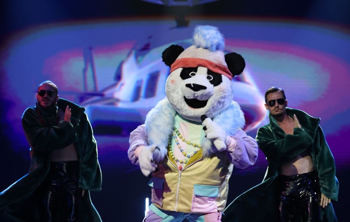 Lady Panda, show pe o piesă a celebrei Rihanna, pe scena de la Masked ...