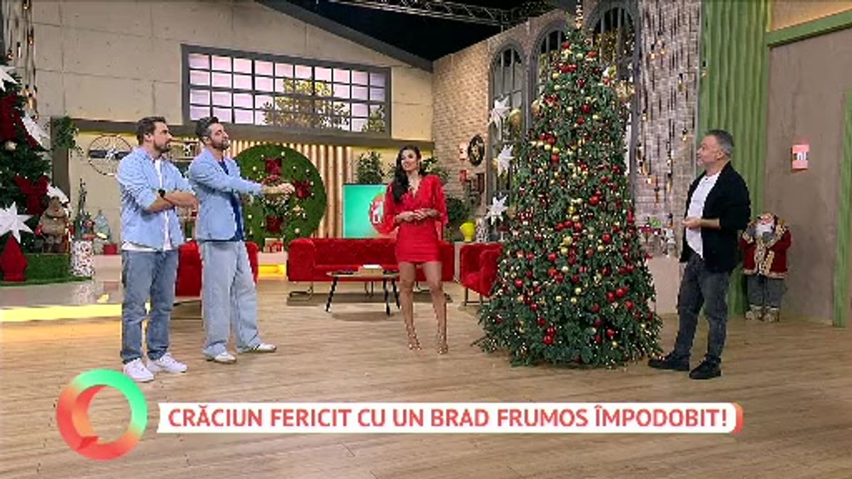 Crăciun fericit cu un brad frumos împodobit! | Scene si bonusuri din ...
